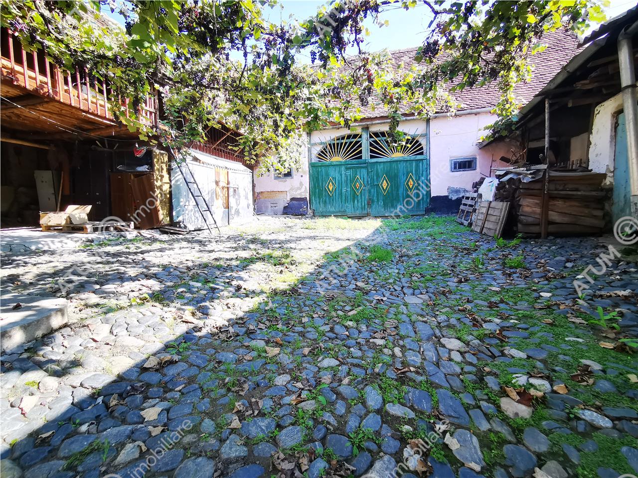 De vanzare casa la tara cu 4 camere si 600 mp teren la doar 20 km de Sibiu